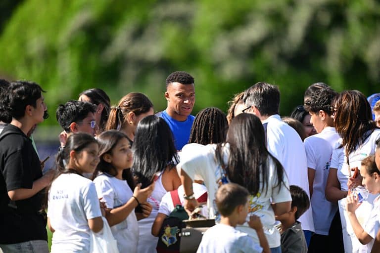 Real Madrid : grillée avec Bad Bunny, la compagne de Kylian Mbappé ...