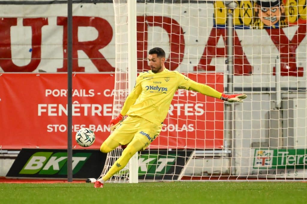 ASSE : l'IA conseille Montanier sur la concurrence entre Larsonneur et ...