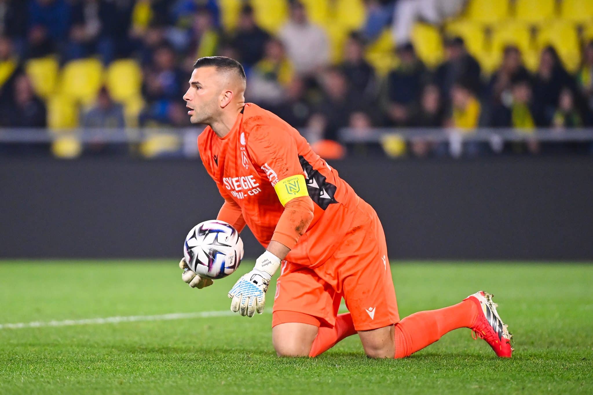 FC Nantes : Anthony Lopes déclenche une guerre des supporters ! - But ...