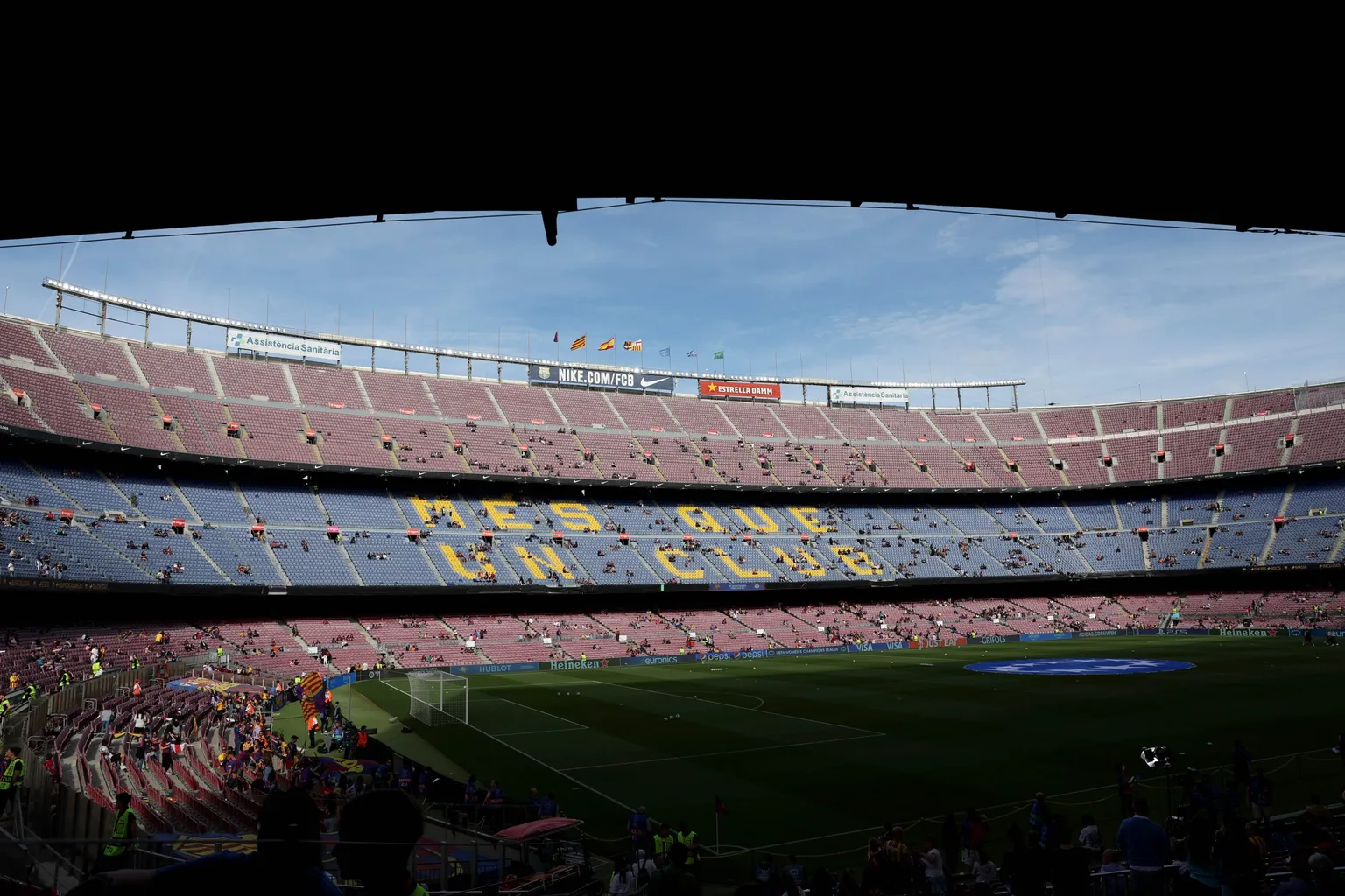 FC Barcelone : le club officialise le retour au Camp Nou ! - But ...