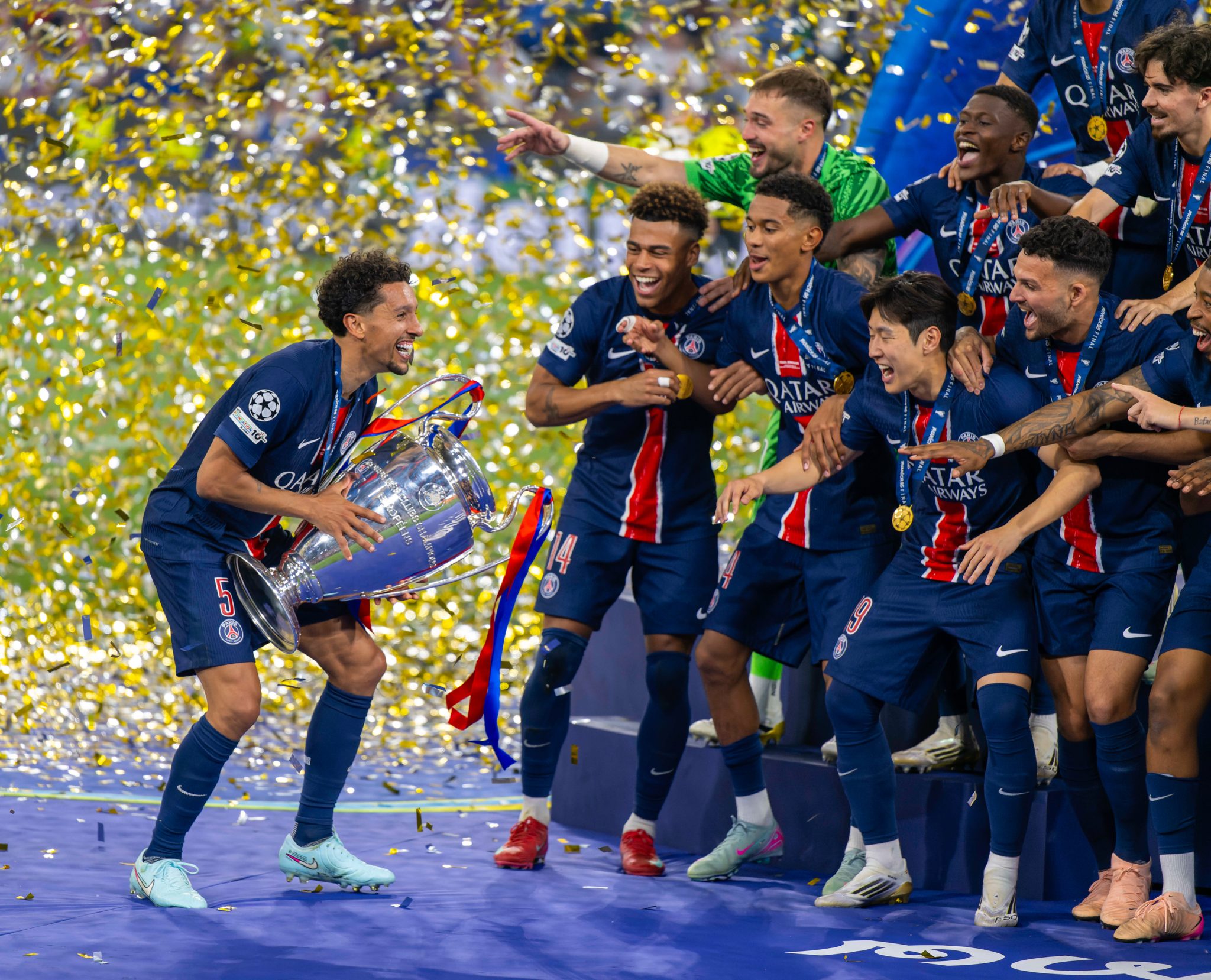 PSG : les Parisiens sont arrivés à Paris, la parade va débuter ! - But ...