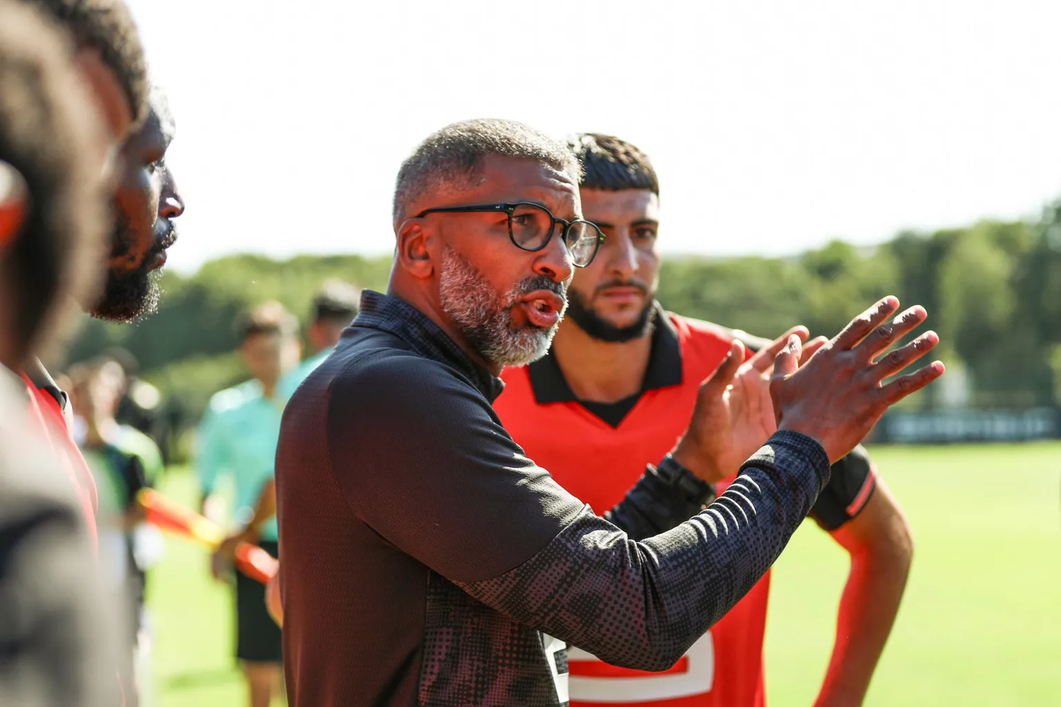 Stade Rennais : Habib Beye a choisi de troquer le luxe pour… des tentes ...
