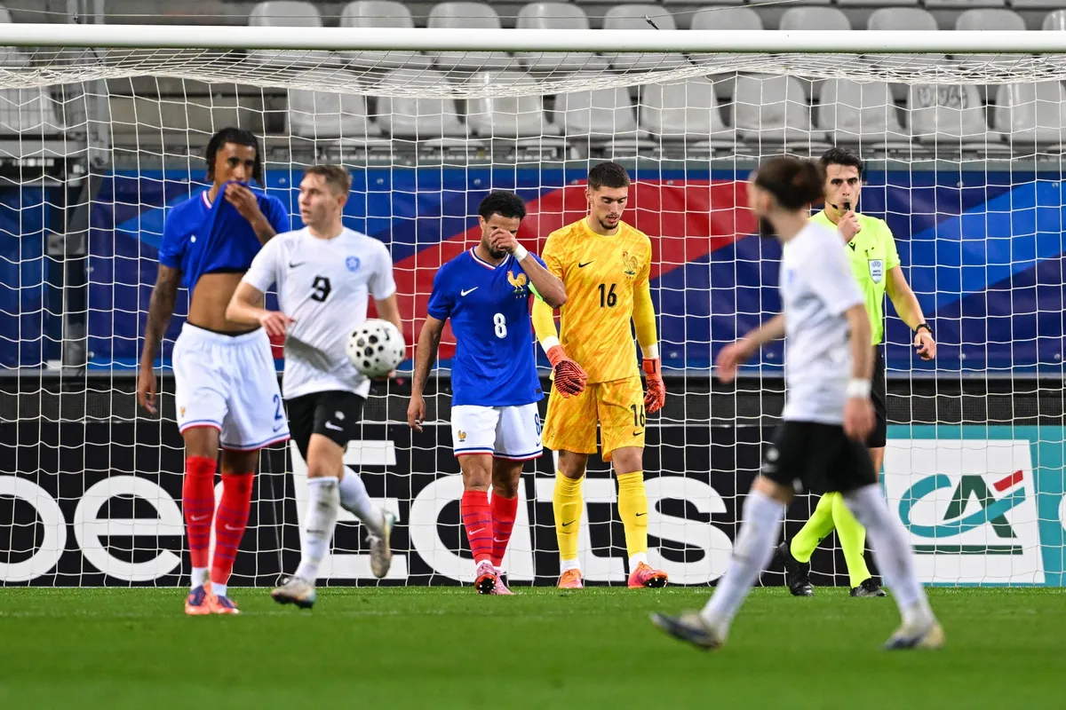 RC Lens : la vidéo de l'énorme boulette de Risser avec les Espoirs ...
