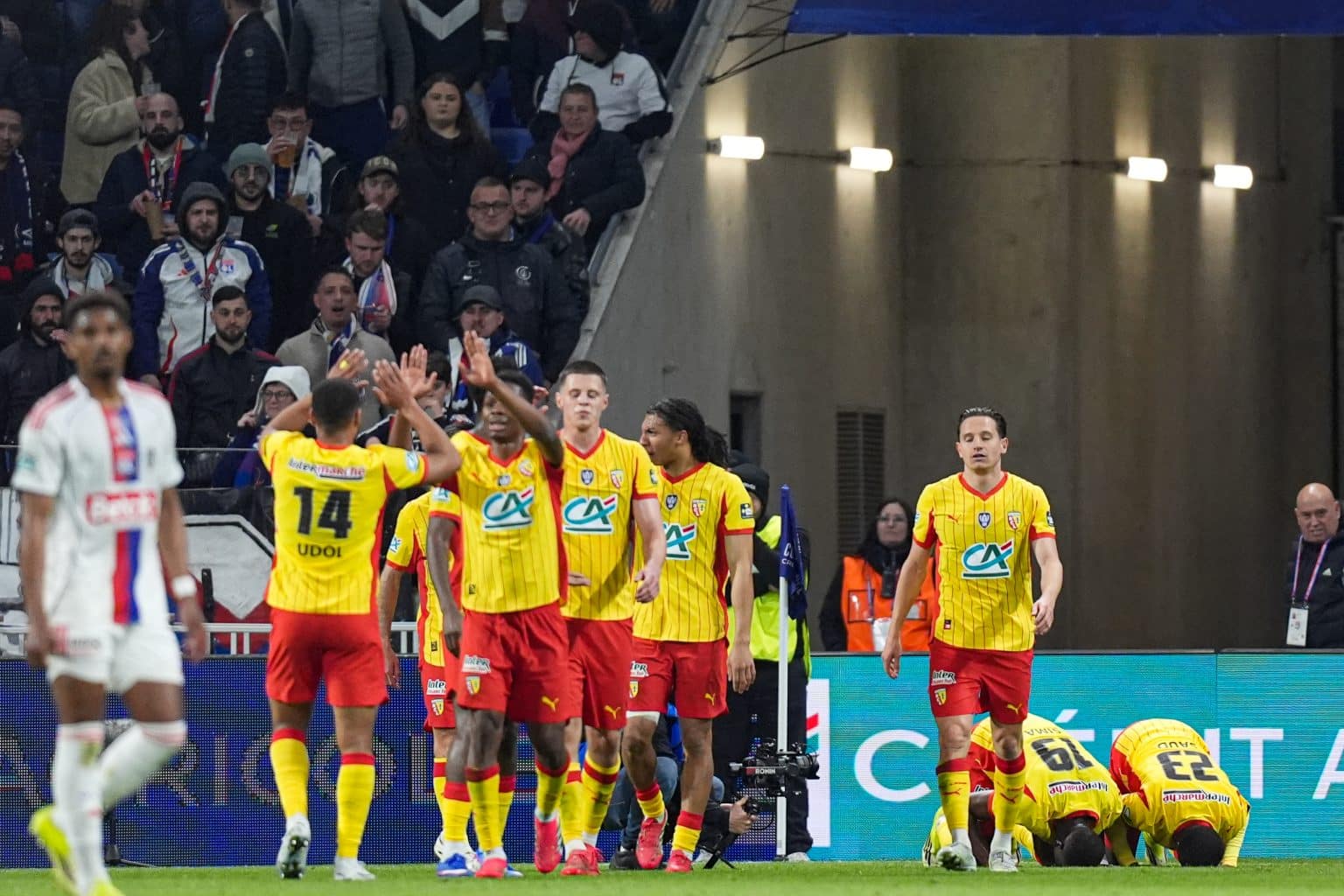 Le RC Lens élimine l’OL et file en demis, les Tops et les Flops du choc ...