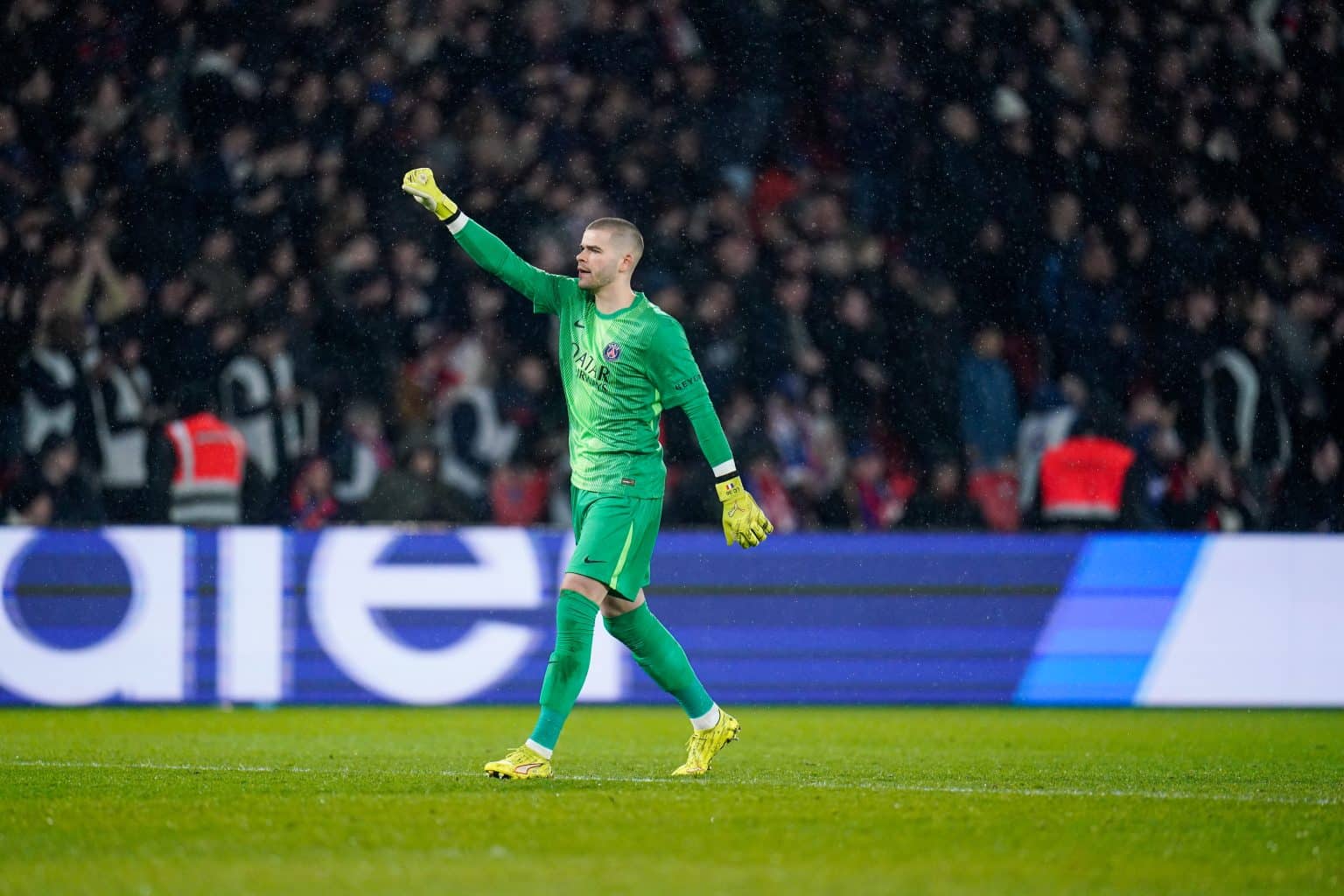 PSG : Lucas Chevalier se paye son successeur au LOSC, les supporters le ...