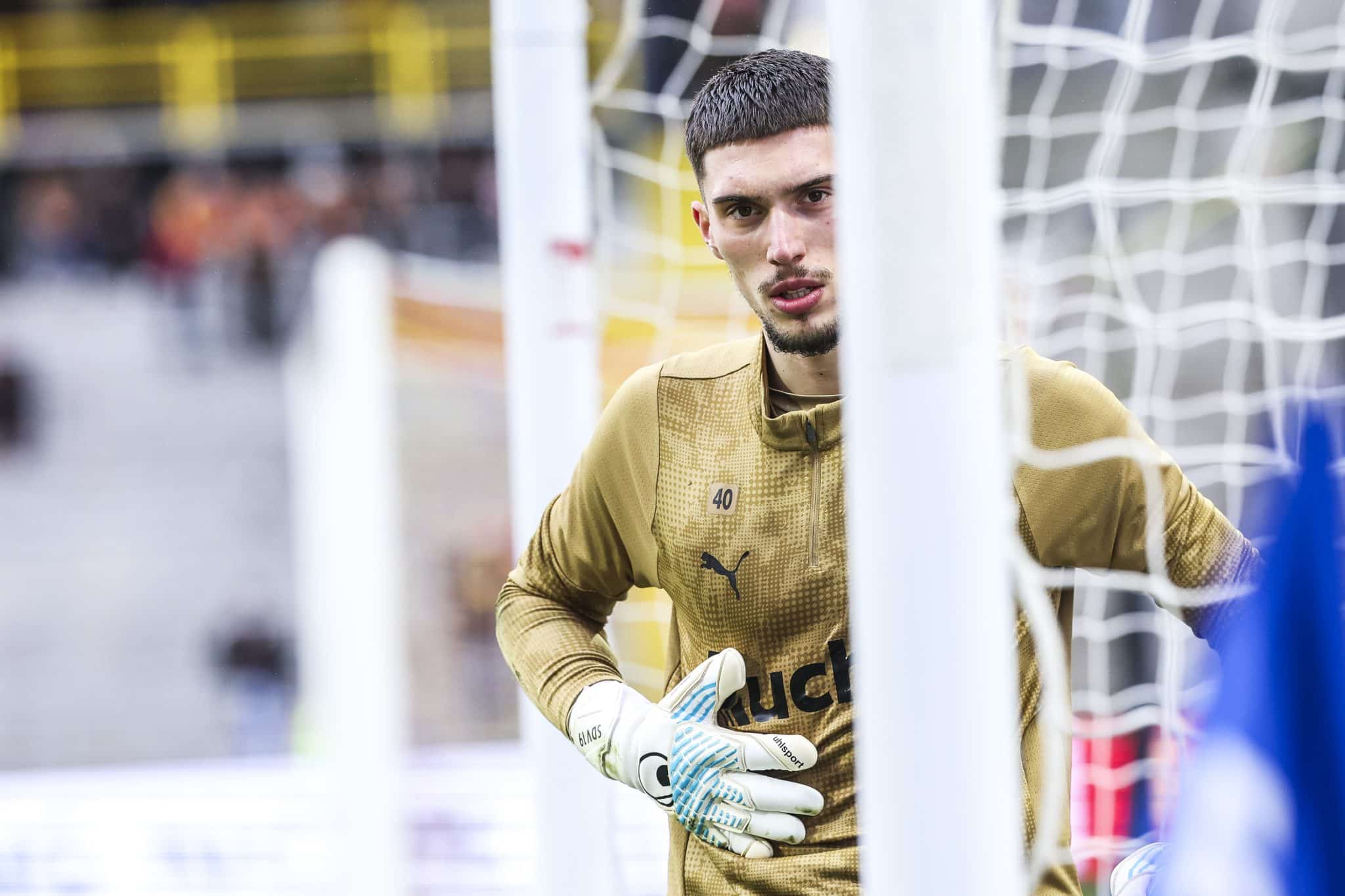 RC Lens : Pierre Ménès tacle Robin Risser, Pierre Sage lui répond ...